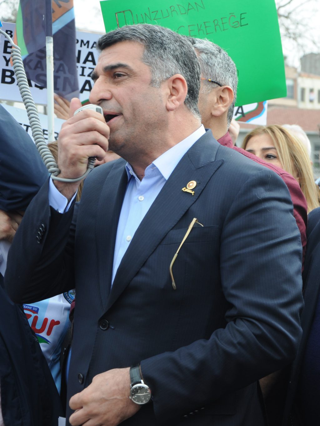 Munzur Özgür Akacak - Sivil Sayfalar